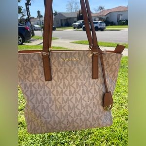 Michael Kors | Bags | Michael Kors Vanilla Acorn Shoulder Bag | Poshmark